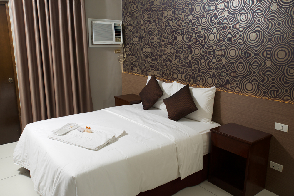 Robbinsdale Hotel – Welcome Home